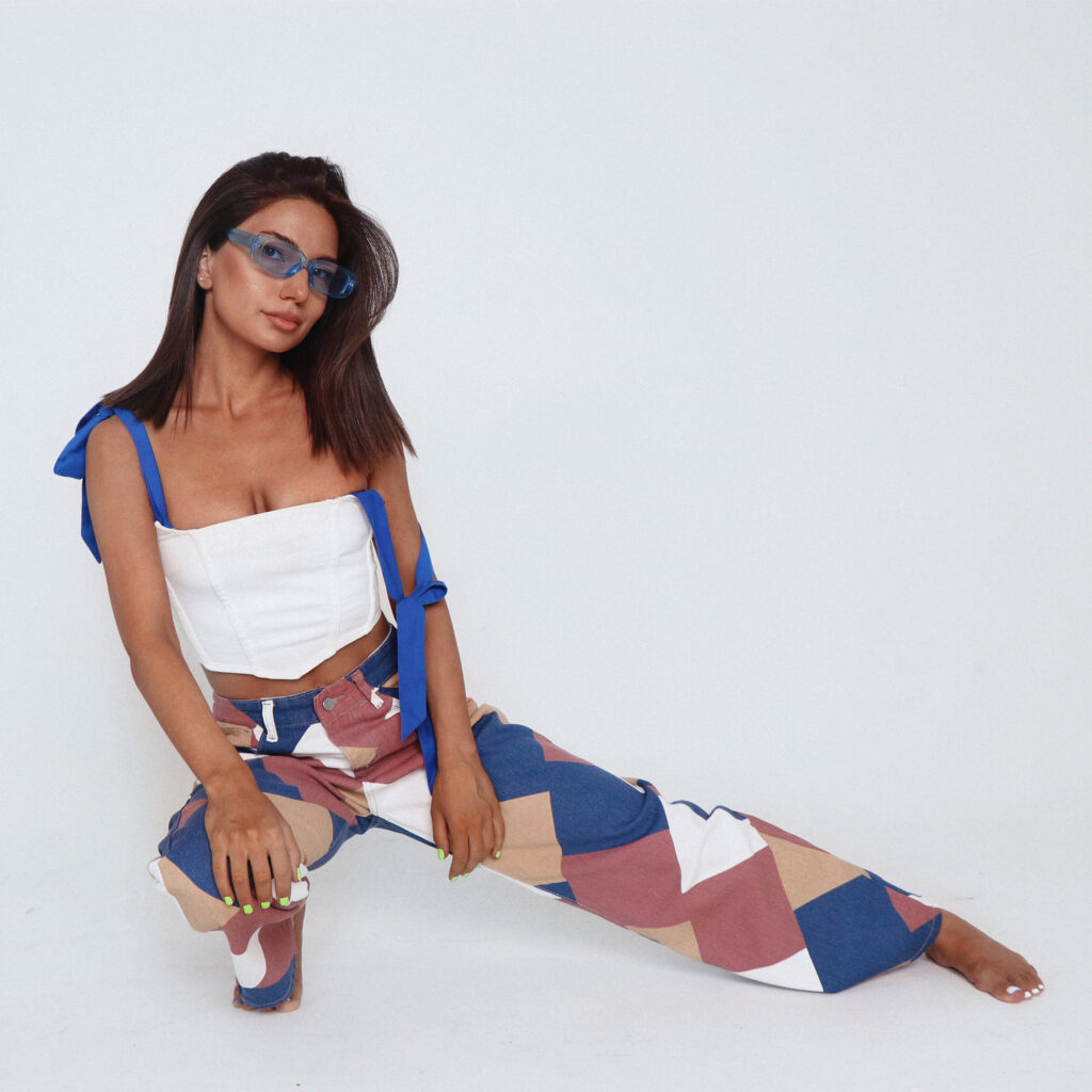 Wide Leg Jeans With Clasps At The Waist – Two Tones
